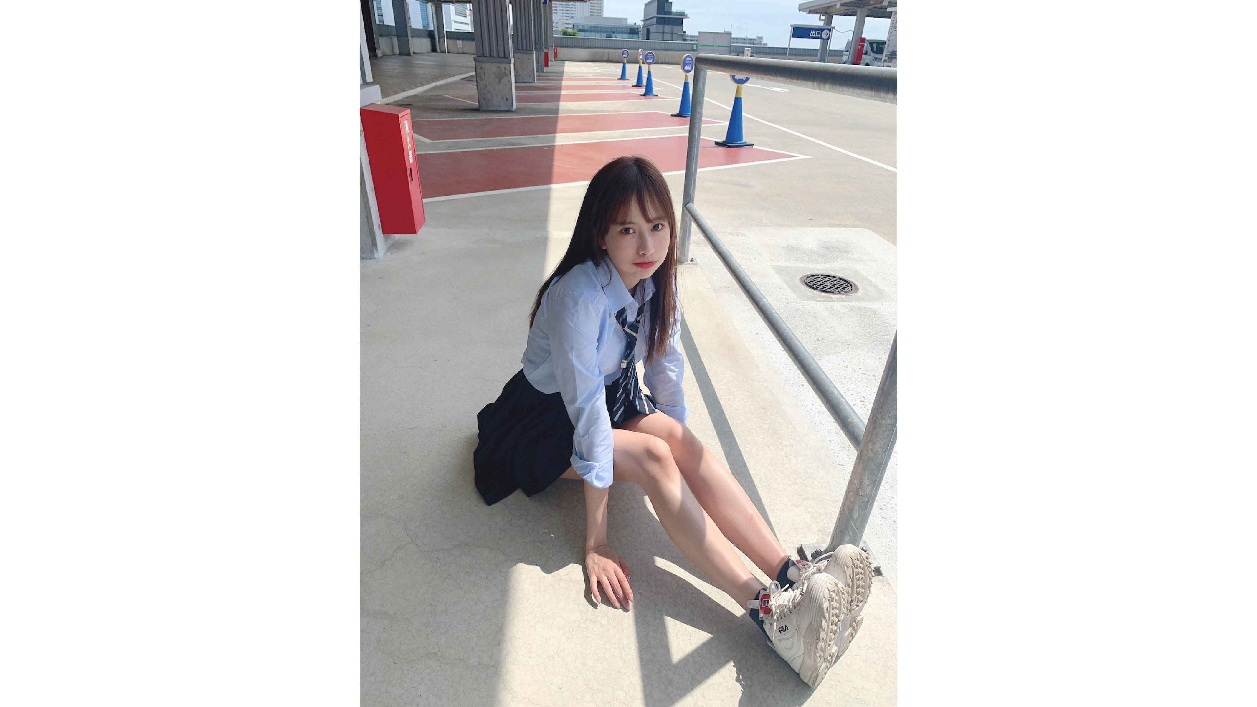 驚異の股下83センチ美脚に釘付け…藤川らるむ、青春感あふれる制服ショット披露 Entame Next アイドル情報総合ニュースサイト