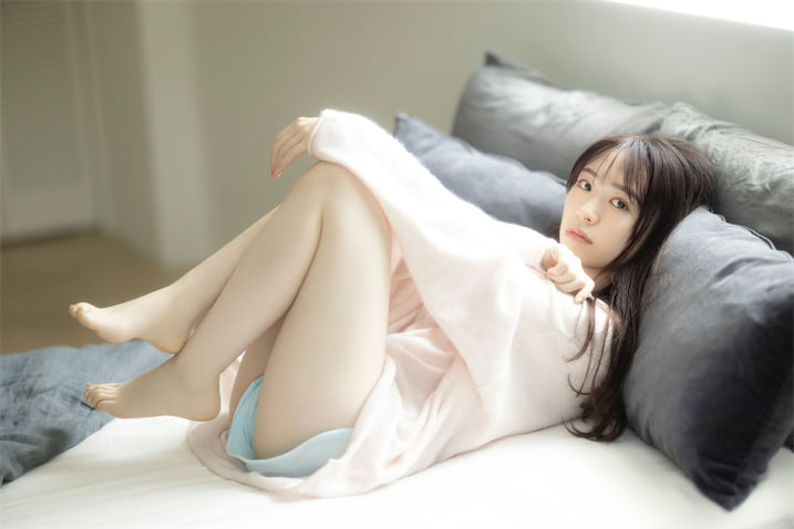 乃木坂46 渡辺みり愛1st写真集の発売が決定、透き通る白肌で清楚なランジェリーカットも | ENTAME next - アイドル情報総合ニュースサイト