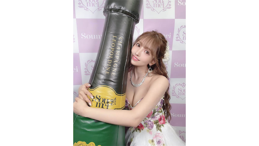 三上悠亜、美しすぎる谷間に釘付けな国宝級ドレスショットに「抱きつかれたい」ファン殺到 Entame Next アイドル情報総合