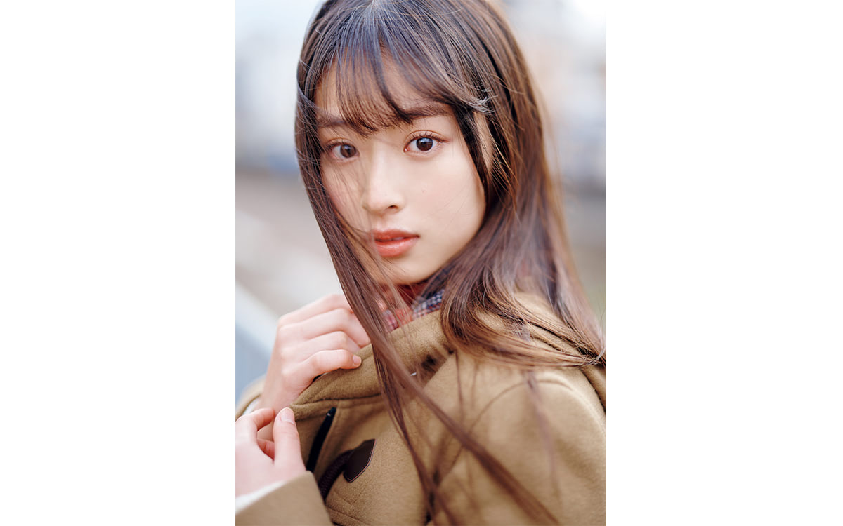 『仮面ライダーリバイス』ヒロイン井本彩花が『週プレ』表紙に、1st写真集より圧巻の先行カット公開 Entame Next アイドル情報