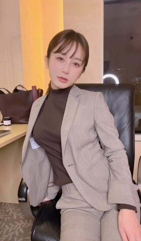 「普段は真面目なOLです」いくみ、衝撃ギャップの脱衣グラビアにファン悶絶 | ENTAME next - アイドル情報総合ニュースサイト