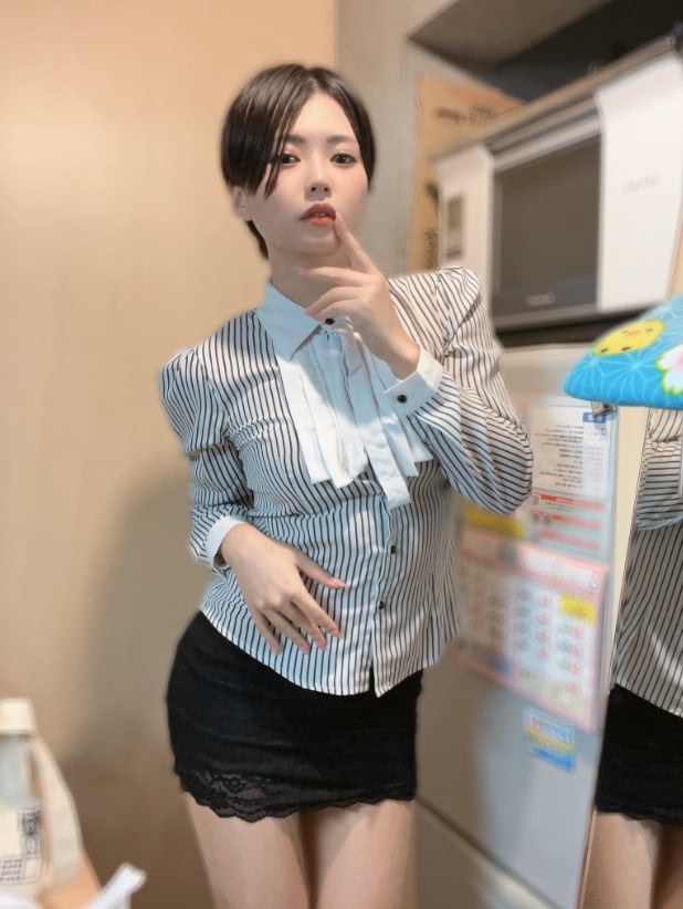 「給湯室で会いましょう…？」宮越虹海、妄想掻き立てられるOLショット公開 | ENTAME next - アイドル情報総合ニュースサイト