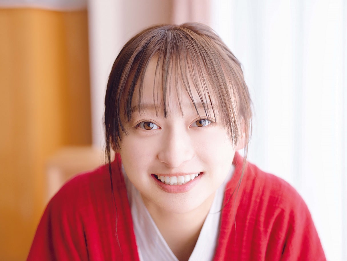 日向坂46・影山優佳、1st写真集こだわりの裏表紙4種＆秋元康の帯コメントが公開 | ENTAME next - アイドル情報総合ニュースサイト