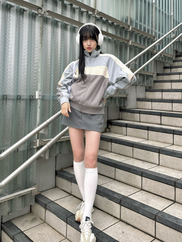 美脚がスラリ…夏帆、ヘッドホンが印象的な私服ショット公開「プロポーション抜群や」 | ENTAME next - アイドル情報総合ニュースサイト