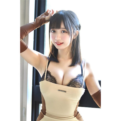 「この服ちょっと小さい」yami、はち切れそうな豊満バストのフェチショットを公開 | ENTAME next - アイドル情報総合ニュースサイト