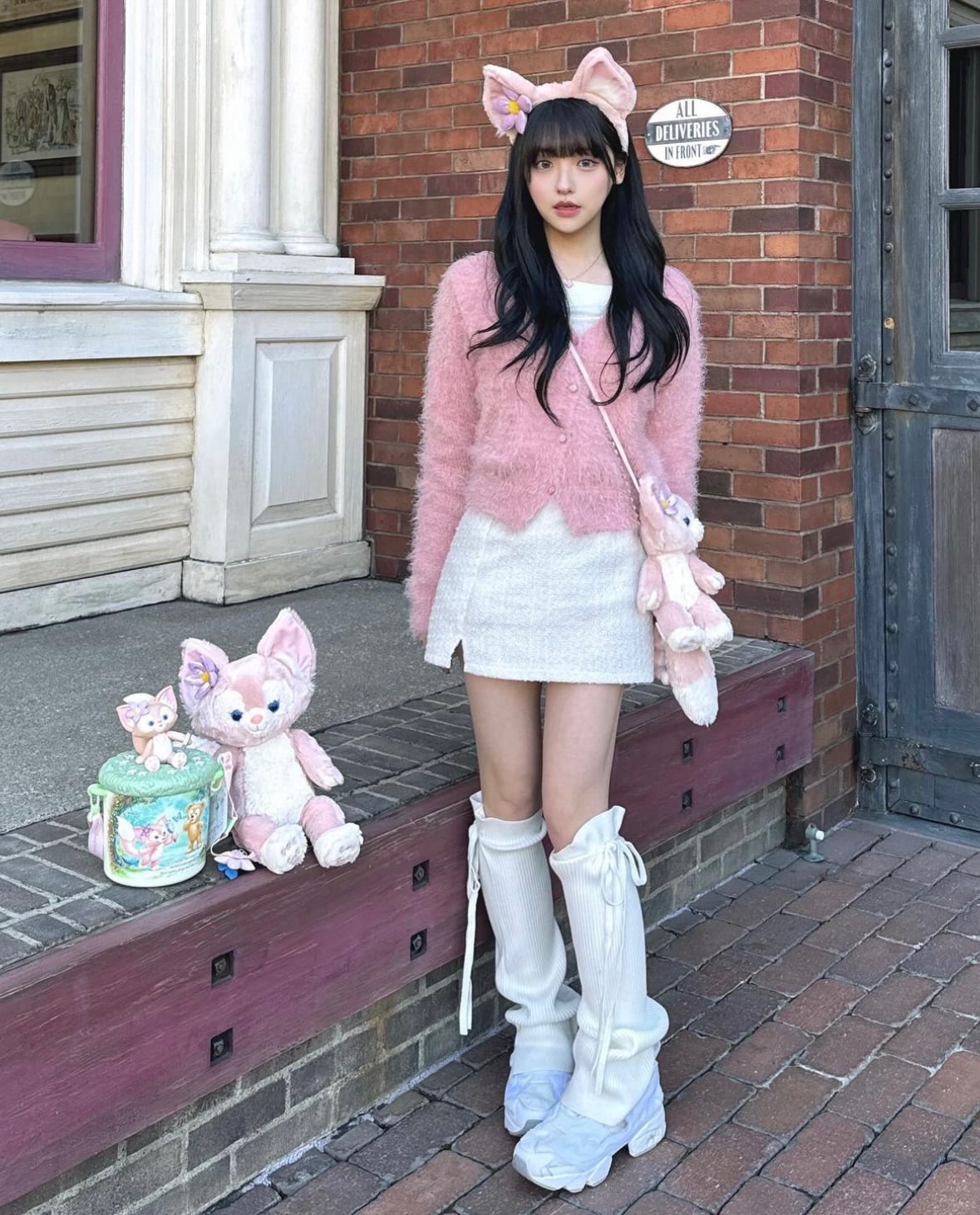 夏帆、ハーフツイン×ピンクコーデで魅せる「最強」デート風ショット公開 | ENTAME next - アイドル情報総合ニュースサイト