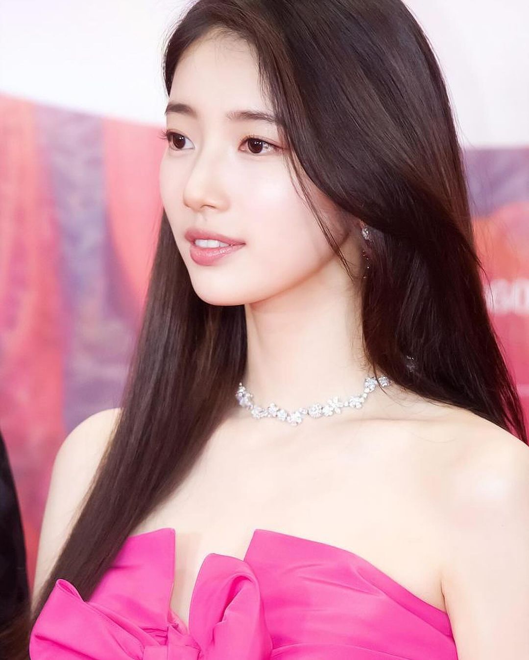 "国民の初恋” ペ・スジ、どの角度から見ても美しいピンクドレス姿を公開 | ENTAME next - アイドル情報総合ニュースサイト