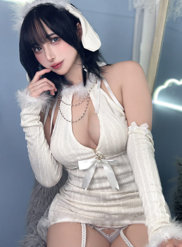 「み、見えてますよ」…HaL.、ちら見せ感にドキッとする超ミニ丈ニットワンピ姿を披露 | ENTAME next - アイドル情報総合ニュースサイト