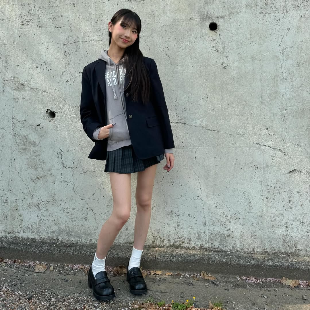 中学生モデルこいろんがJKに、スタイル抜群制服×美脚ショットに反響「JKこいちゃん、めんこい」 | ENTAME next - アイドル情報総合ニュースサイト