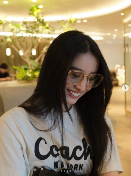 Koki,、サングラスを頭にかけて…自然体のプライベートショットが美しすぎる | ENTAME next - アイドル情報総合ニュースサイト