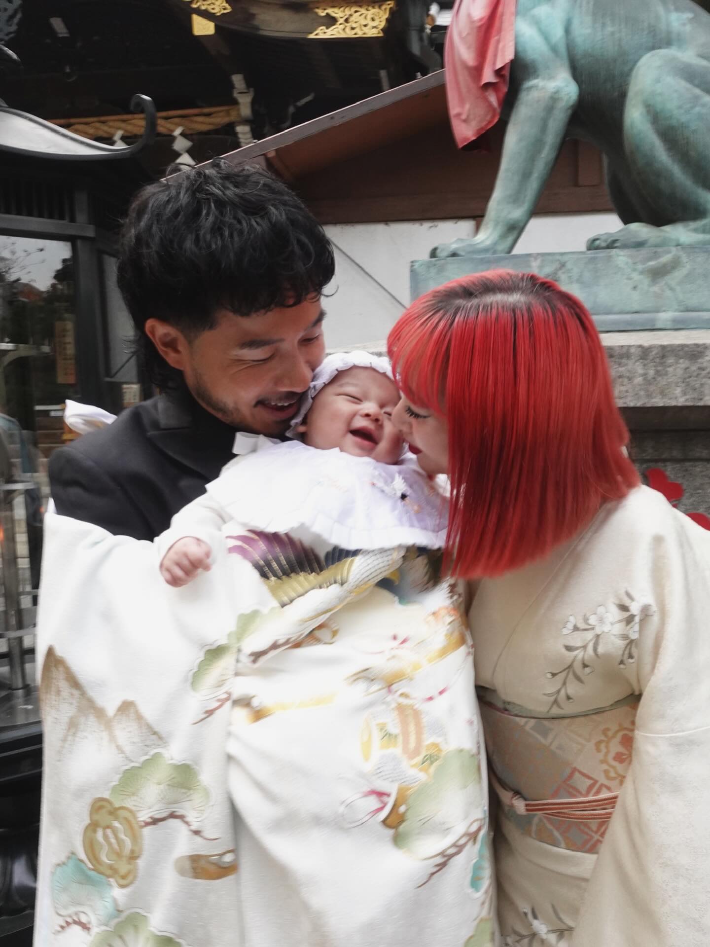 AMIAYA・AMI、0歳息子の“お宮参り”を報告 双子姉・AYAとの色鮮やか3ショットも | ENTAME next - アイドル情報総合ニュースサイト