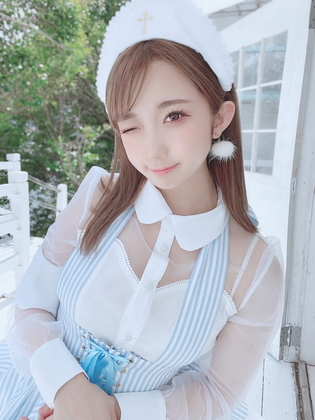 「見せてくれるメイドさん」大河もも、真っ白な太腿がまぶしい三角座りショットにファン悶絶 | ENTAME next - アイドル情報総合ニュースサイト