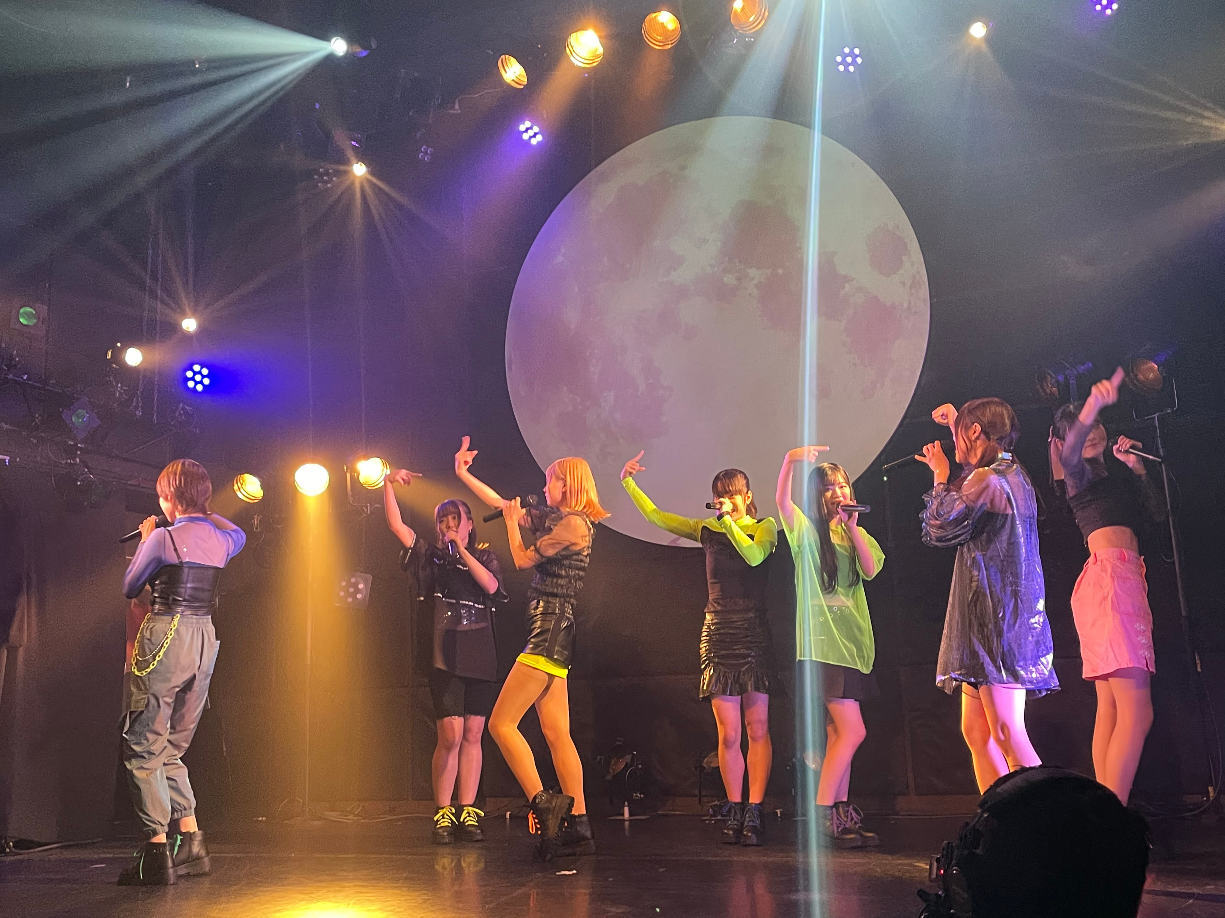 「SharLie」が配信デビューライブを開催、トークパートでは涙も | ENTAME next - アイドル情報総合ニュースサイト