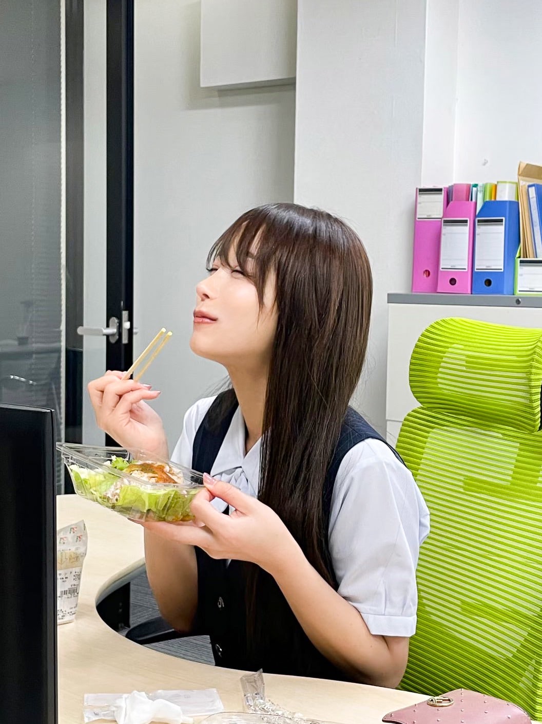 いくみ、ol制服を脱いで豊満バストを大胆披露「もはやセクシーすぎて神」 Entame Next アイドル情報総合ニュースサイト