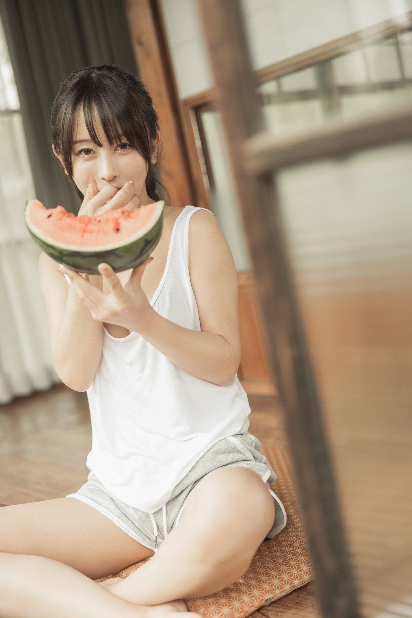 いくみ、夏の終わりを感じさせる無防備部屋着ショットに見惚れるファン続出 | ENTAME next - アイドル情報総合ニュースサイト