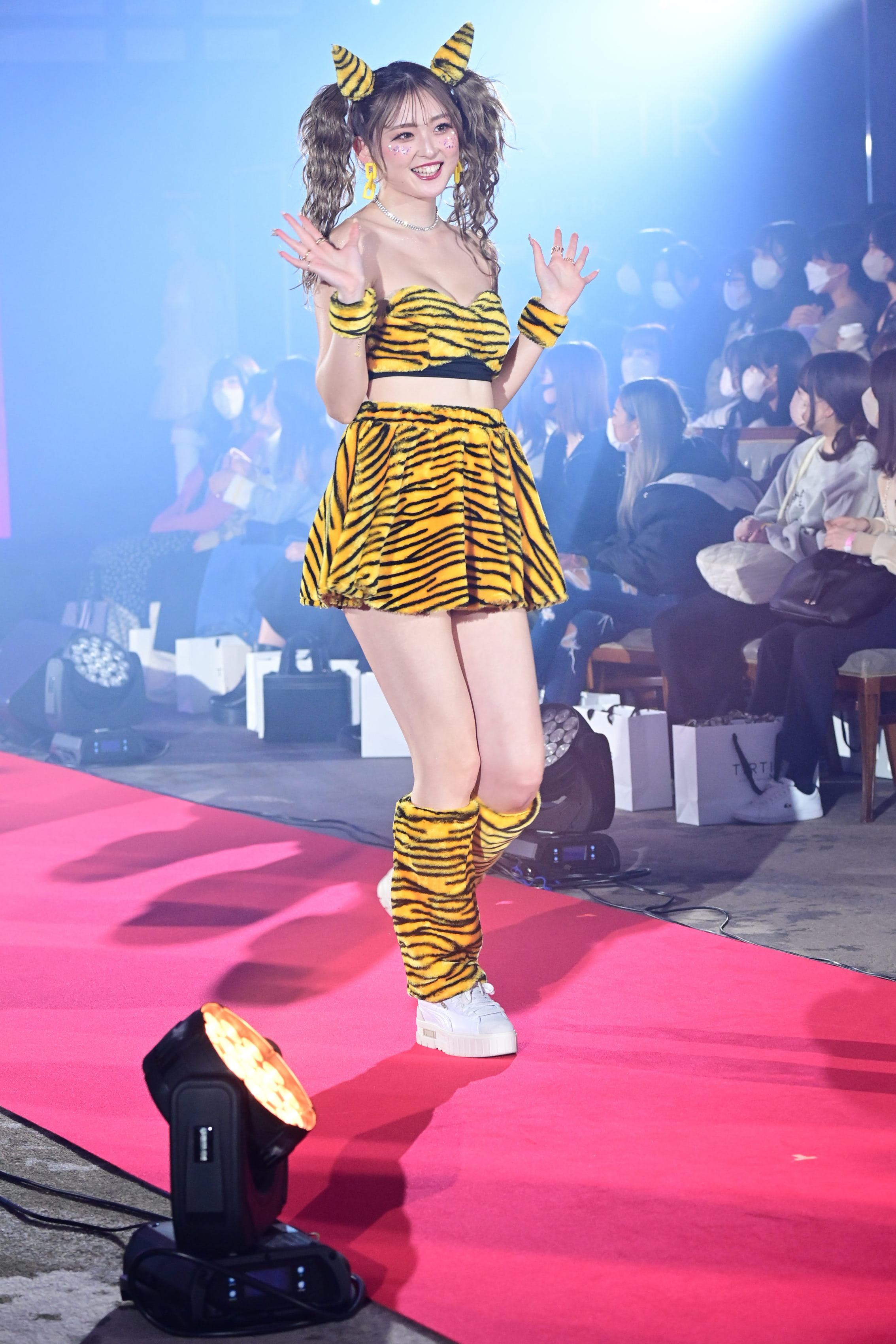 ゆうちゃみ、妹ゆいちゃみとセクシー鬼に変身、「TGC Halloween」でゆきりぬ、とうあらも仮装披露 | ENTAME next ...