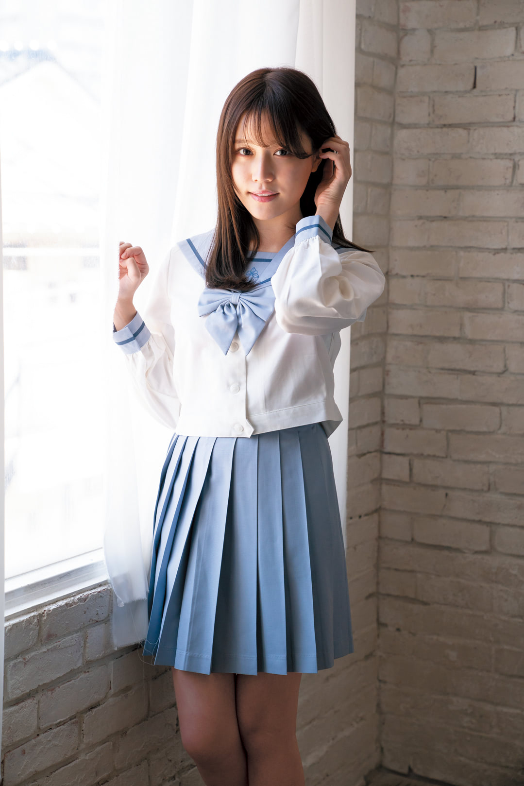 有村架純似の美女” 小日向ゆか、はだけたセーラー服から圧巻の美バストを披露【6点】 Entame Next アイドル情報総合ニュースサイト