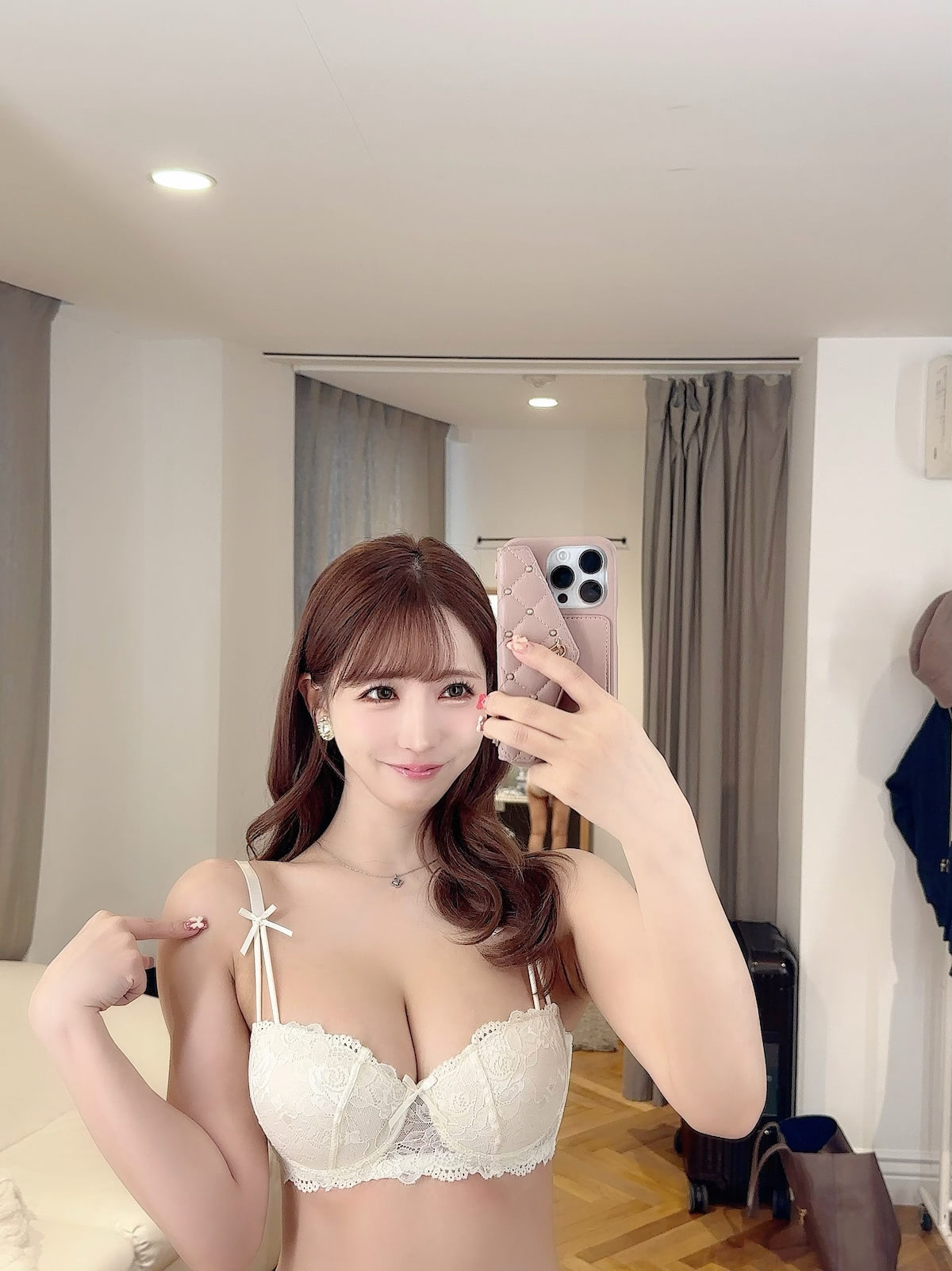 豊満バストに釘付け…三上悠亜、バブみがすごい（？）水着自撮りショット公開 Entame Next アイドル情報総合ニュースサイト