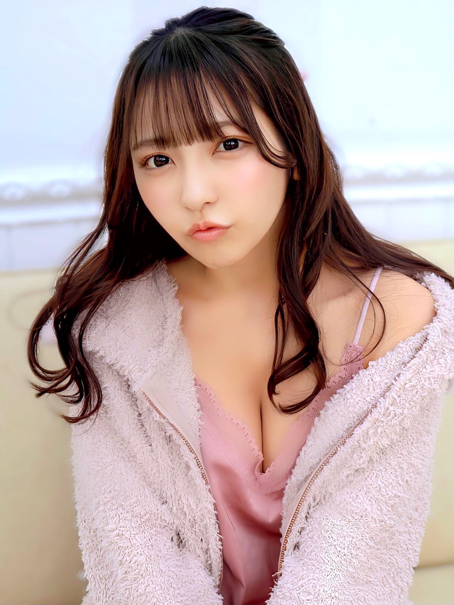 「行ってきますのアレして?」 2i2 十味、谷間チラ見えのあざとい部屋着ショット公開 Entame Next アイドル情報総合ニュースサイト