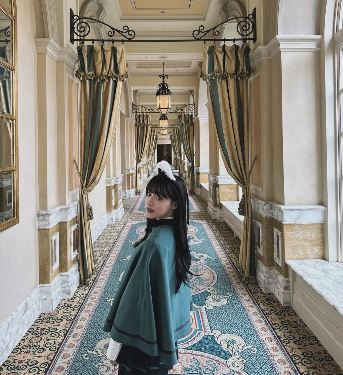 夏帆、すらり美脚のホーンテッドマンション風コーデが「天才すぎる」可愛さ | ENTAME next - アイドル情報総合ニュースサイト