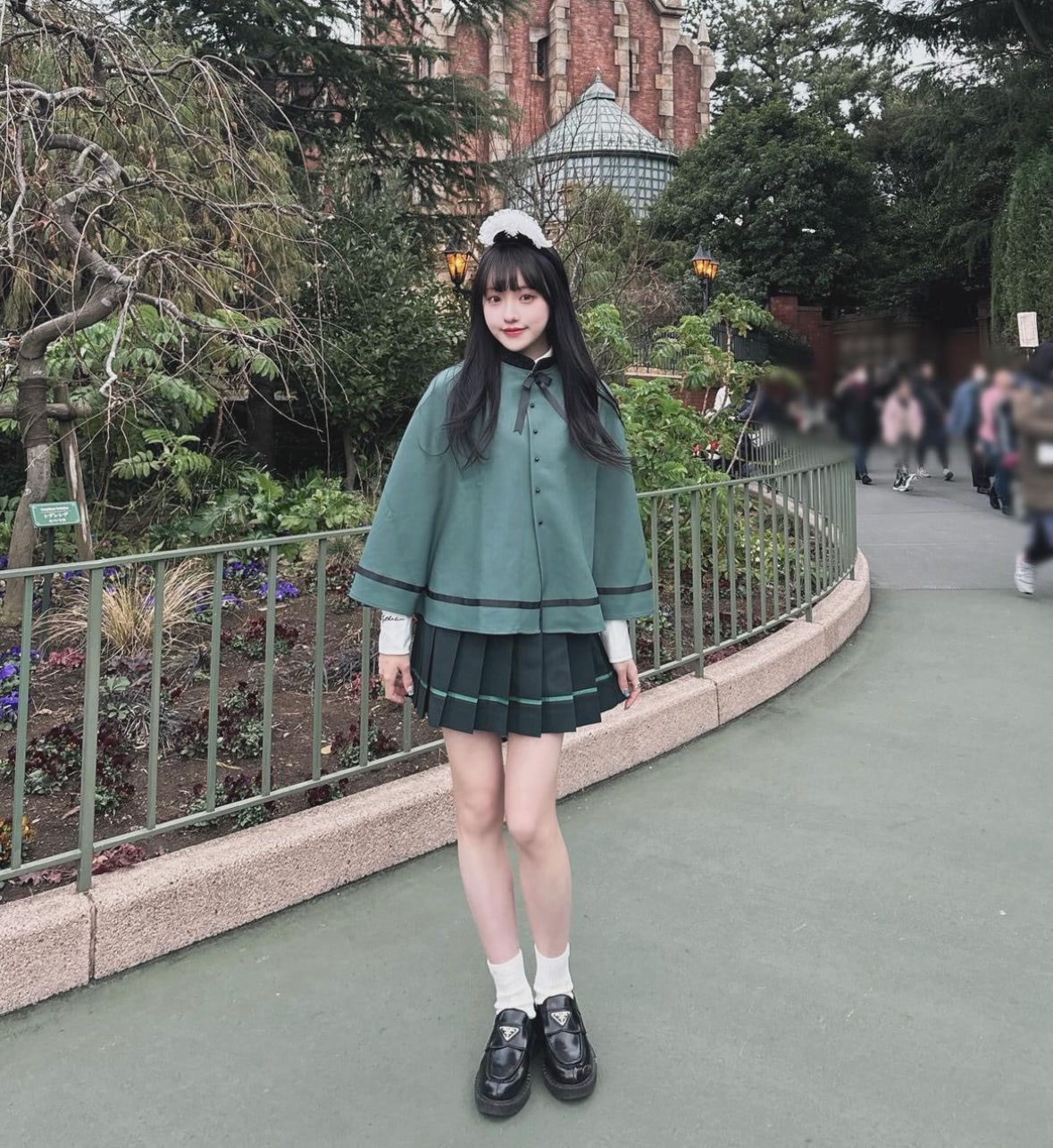 夏帆、すらり美脚のホーンテッドマンション風コーデが「天才すぎる」可愛さ | ENTAME next - アイドル情報総合ニュースサイト