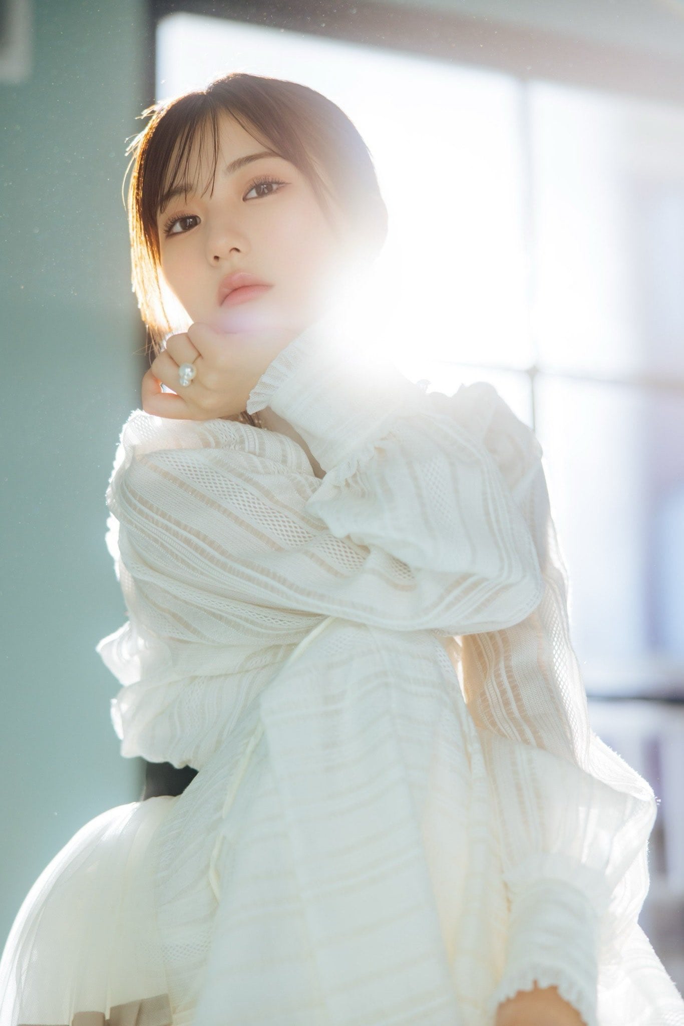 神々しさにため息こぼれる…田中美久、後光差すグラビアショットが「美し過ぎて眩しいです」 | ENTAME next - アイドル情報総合ニュースサイト