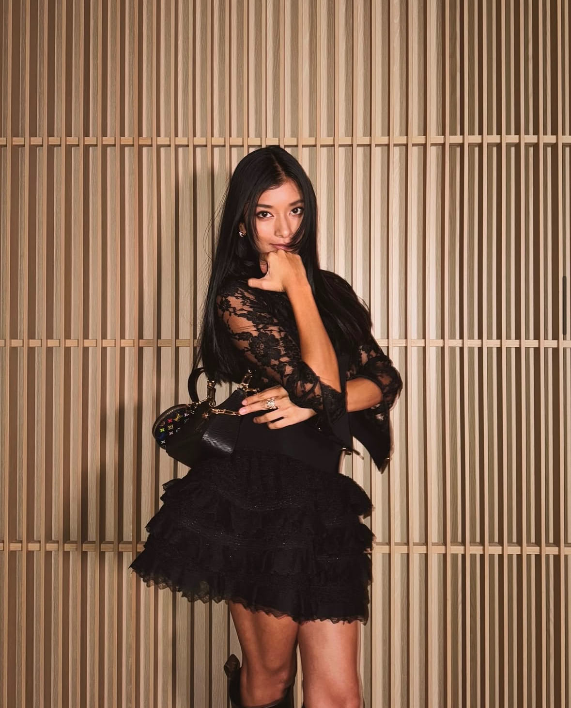 ローラ、オールブラックの肌透けレースコーデにファン惚れ惚れ…「似合っててカッコいい！」 | ENTAME next - アイドル情報総合ニュースサイト