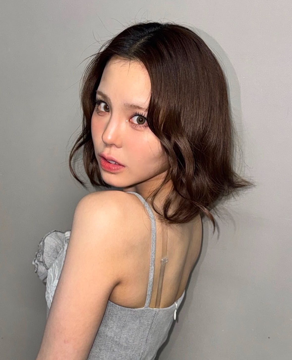 ボブヘア大好評のNiziU マコ、スレンダーボディ際立つ「CDTV」衣装ショットでファン魅了 | ENTAME next - アイドル情報総合ニュースサイト