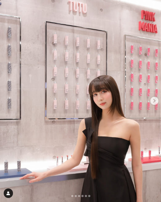 Cocomi、デコルテラインあらわな黒ドレス姿で美スタイルを披露 | ENTAME next - アイドル情報総合ニュースサイト