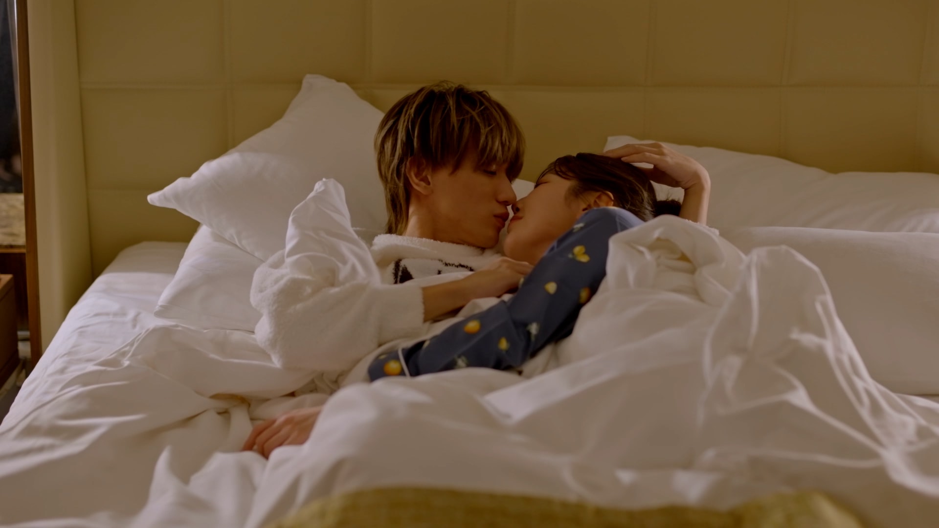 元AKB48・宮崎美穂、密着“バスタブキス”&止まらないリップ音にスタジオMCもヒヤヒヤ | ENTAME next - アイドル情報総合ニュースサイト