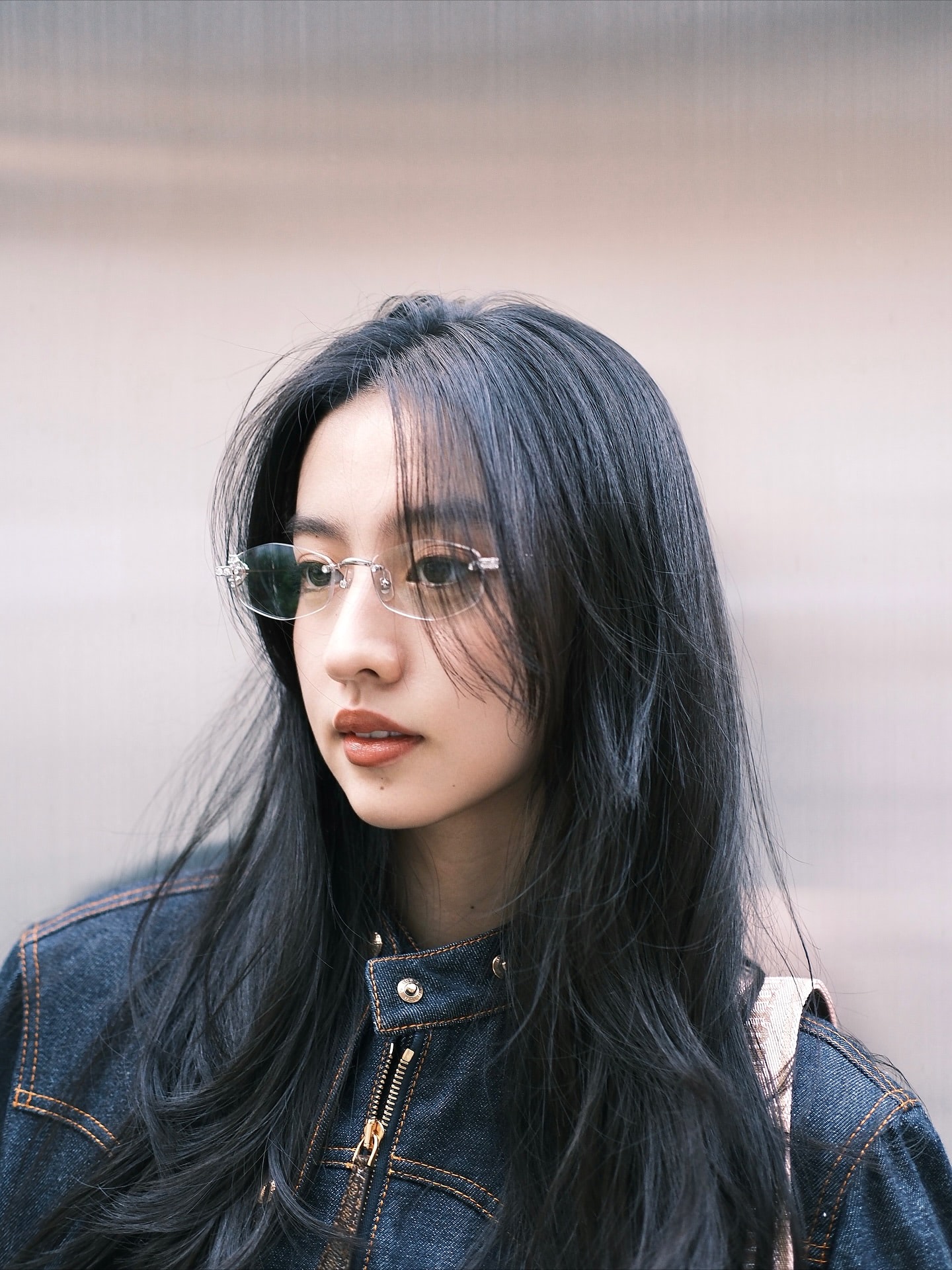 Koki,、姉・Cocomi撮影の“お散歩”ショット公開！洗練デニム×メガネコーデで魅せる | ENTAME next - アイドル情報総合 ...