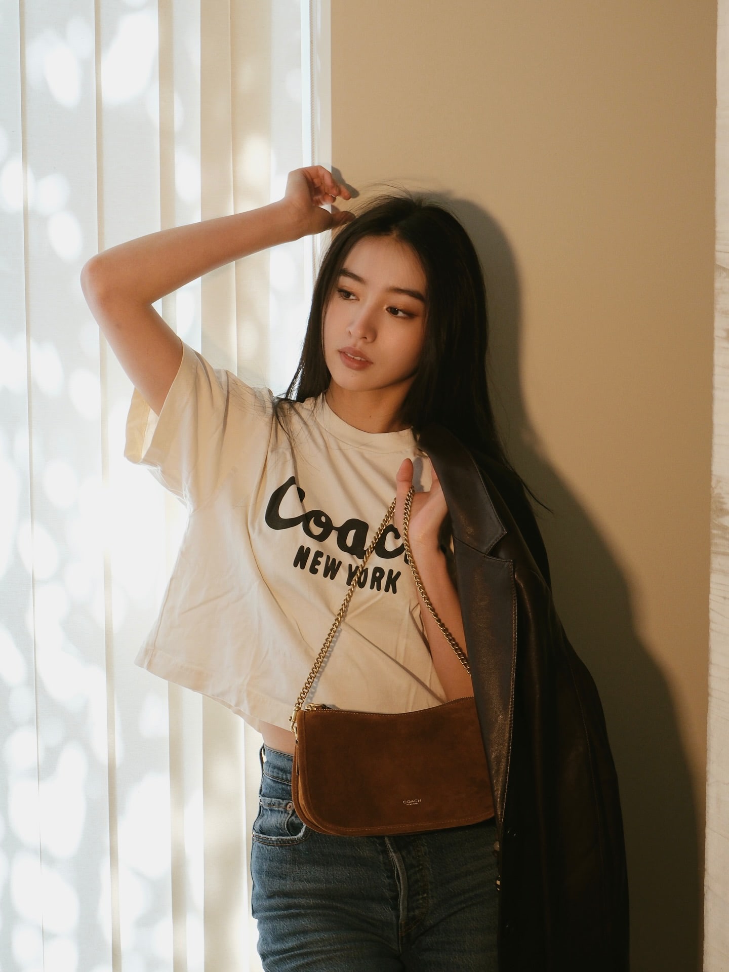 Koki, 美しさ際立つシンプルなTシャツ＆デニムパンツ姿の「COACH」ルックで魅了 | ENTAME next - アイドル情報総合ニュースサイト